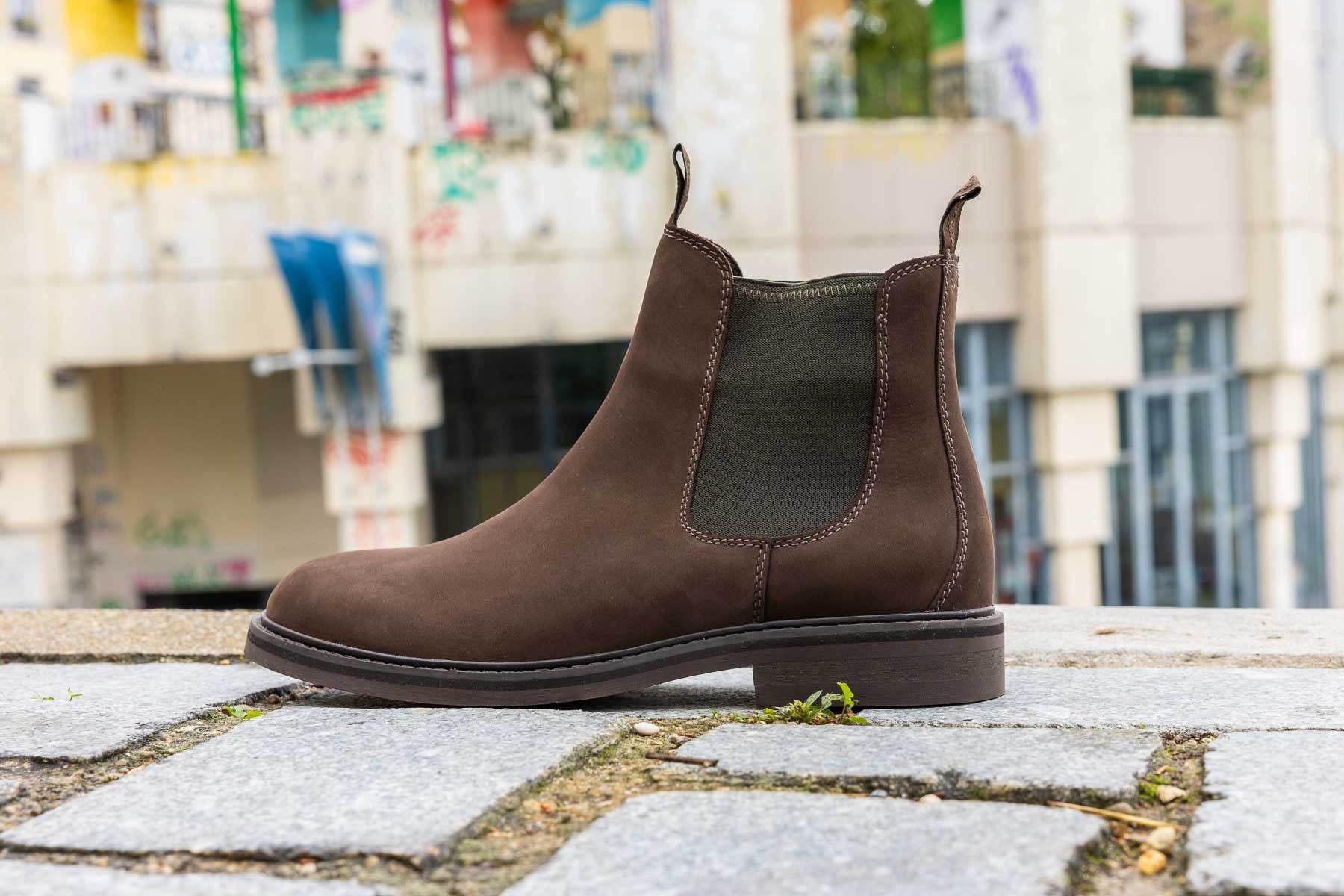 Loake - Boots Chelsea Ducksworth Brown Nubuck à semelle gomme made in ...